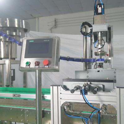 China Máquina de enchimento de azeite de oliva de 20L com 4 cabeças de enchimento e 1 cabeçote de tampa à venda
