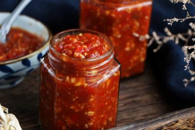 Cina Salsa di peperoncino Chuck tipo bottiglia chiusura di chiusura per rilevamento di perdite macchina integrata in vendita