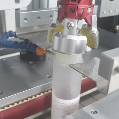 Cina La macchina di copertura a testa singola per le bottiglie rotonde di salsa di soia nelle officine di riparazione dei macchinari in vendita