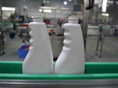 Cina Macchina di etichettatura autoadesiva completamente automatica per bottiglie irregolari nelle sostanze chimiche quotidiane in vendita