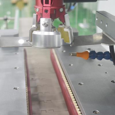 China Máquina de fecho de servo de cabeça única totalmente automática para garrafas químicas diárias feitas de metal à venda