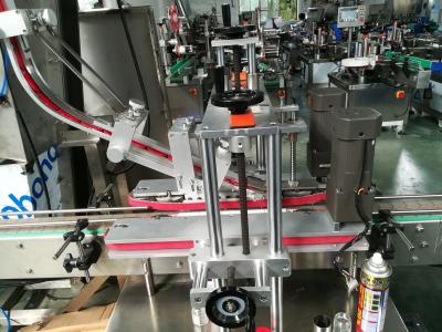 Cina Macchina di coprimento di bottiglie a filo di plastica lineare completamente automatica per il strofinamento delle ruote di coprimento in vendita