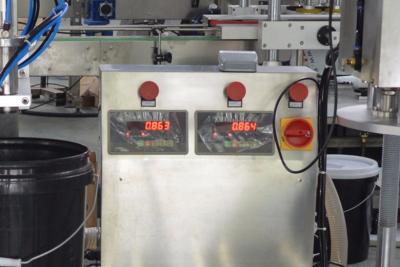Cina Una macchina di riempimento semiautomatica da 150 kg a prezzi accessibili con motore per componenti principali in vendita