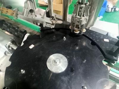 Cina Macchina di copertura completamente automatica per bottiglie di 35-100 mm e 100-130 mm di diametro in vendita