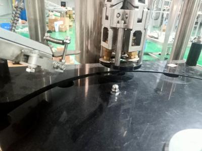 Cina Macchina di copertura completamente automatica per bottiglie di 35-100 mm e 100-130 mm di diametro in vendita