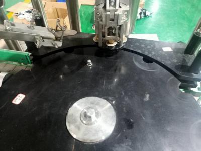 Cina Macchina di copertura completamente automatica per bottiglie di 35-100 mm e 100-130 mm di diametro in vendita