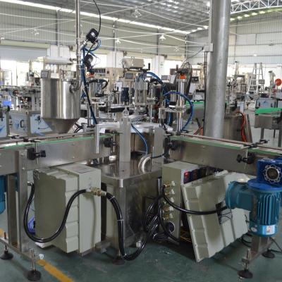 Cina Macchina di riempimento automatico di liquidi per la linea di riempimento e copertura di bottiglie di vetro in vendita