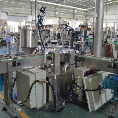 Cina Macchina di riempimento automatico di liquidi per la linea di riempimento e copertura di bottiglie di vetro in vendita
