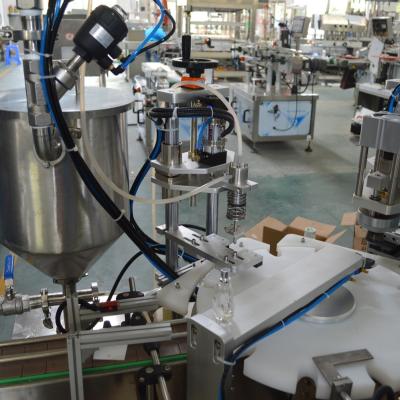 Cina Linea di produzione di macchine di riempimento automatiche di bottiglie di profumi cosmetici per bevande alimentari in vendita