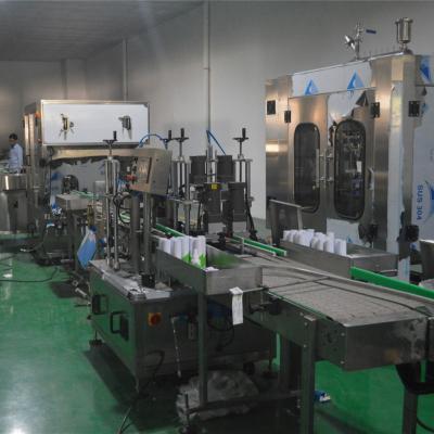 Cina 16 teste bottiglia per la cura della pelle pompa peristaltica macchina di riempimento linea di produzione per l'uscita in vendita
