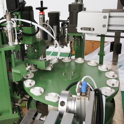 Cina Video di controllo in uscita fornito liquido di riempimento di tappo macchina per bottiglie piccole in vendita