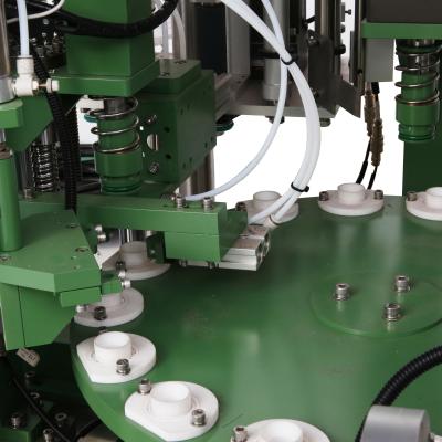 Cina Video di controllo in uscita fornito liquido di riempimento di tappo macchina per bottiglie piccole in vendita