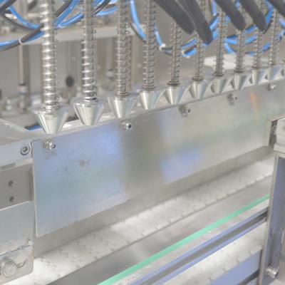 China 2000BPH chemische vulmachine voor het etiketteren van antivriezeloplossingen/vloeibare meststoffen Te koop