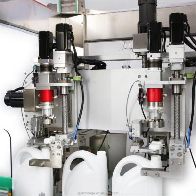 Cina Alta produttività Automatic Tracking Type 3heads Bottle Capping Machine in vendita