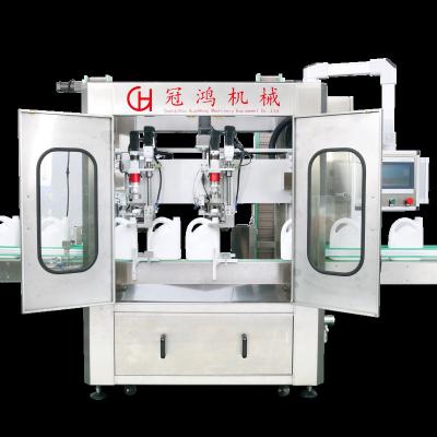 Cina 700 KG Capacità Automatica Bottiglia di Plastica Capping Machine con materiale di imballaggio in legno in vendita