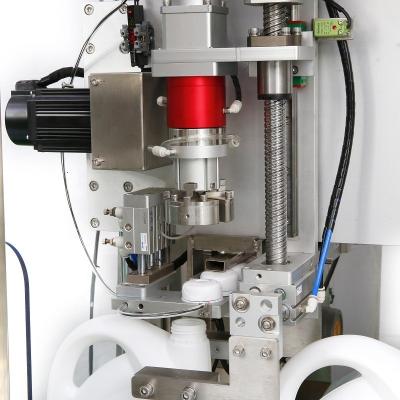 Cina 700 KG Capacità Automatica Bottiglia di Plastica Capping Machine con materiale di imballaggio in legno in vendita