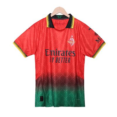 China Futuristic Sense Player Version Camisa Gradient Red para o AC Milan 2025-2026 Quarta temporada fora à venda