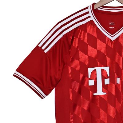 Cina Home Bayern Munich Fan Jersey Stagione 2013-2014 Retro Commemorativa Triple Crown Stagione Replica in vendita