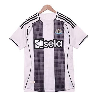 Китай Newcastle United сезон 2025-2026 игрок версия домашняя футболка поддерживает настройку группы продается