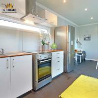 China Fireproof Pre Manufactured Container Home 54 sqm Steel Structure Modular Design for sale
