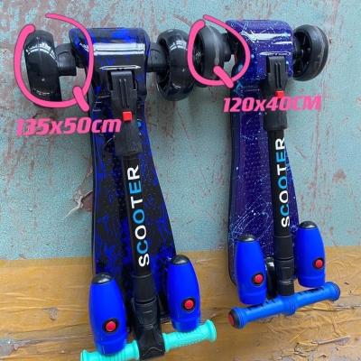 China Scooter dobrável para crianças com 110-220V Voltagem de carregamento Fumo e música Design dobrável à venda