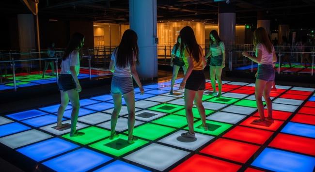 light floor grid game