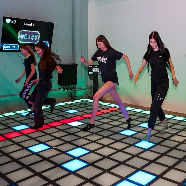 Ativar Interativo LED Jogos de piso Iluminação Interativa Grade Jumping Jogos de piso Ativar LED azulejos de chão de dança