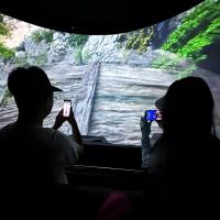 China Customization Immersive Viewing 7d Interactive Track Cinema Projection System for sale