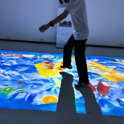 China Máquina de Projeção Interativa Portátil para o Chão 4000 Lumens à venda