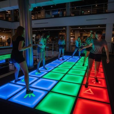 中国 インタラクティブLEDフロアゲーム - 究極の没入型ゲーム体験 販売のため