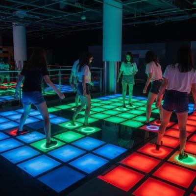 中国 インタラクティブLEDフロアゲーム - 究極の没入型ゲーム体験 販売のため