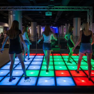 中国 インタラクティブLEDフロアゲーム - 究極の没入型ゲーム体験 販売のため