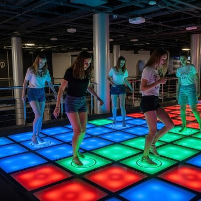 中国 インタラクティブLEDフロアゲーム - 究極の没入型ゲーム体験 販売のため