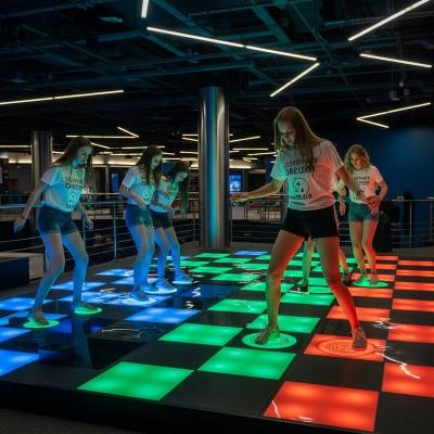 中国 インタラクティブLEDフロアゲーム - 究極の没入型ゲーム体験 販売のため