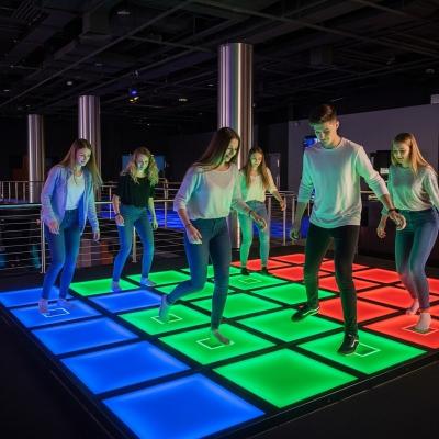 中国 インタラクティブLEDフロアゲーム - 究極の没入型ゲーム体験 販売のため