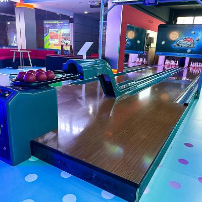 China Professional Rubber and Wooden Bowling Ball Machine for Indoor Entertainment with 2000 kg Capacity for sale