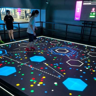 China Flexible Aurora Motion with 6m*6m/7m*7m 86-inch Screen, 8 Popular Games, and Multiplayer Support for Show Venues for sale
