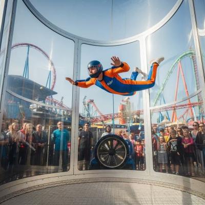 China Indoor and Outdoor Recreational Wind Tunnel for Multiple People with 100-500kg Capacity for sale