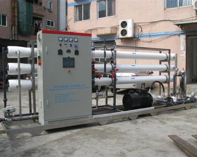 China A planta do RO do Seawater da água salgada controlada semi com o GV da bomba de CNP aprovou à venda