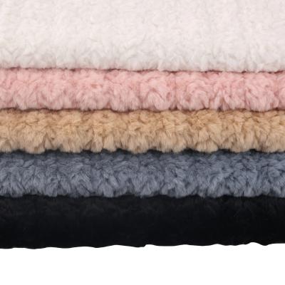 China Recycled 100% Polyester Fabric 20mm Plush Thick Faux Fur Lifelike Fox Fabric for Clothing Women's Wear Cloth Plush Coat Shoes for sale