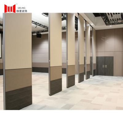 China parede de separação à prova de som de dobramento deslizante de 110mm para a sala de conferências à venda