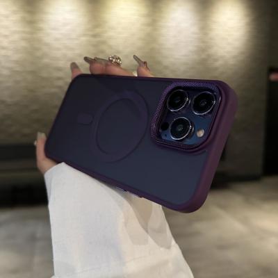 China Skin Friendly Magnetic Phone Case Customized Mobile Phone Protective Cases Trend Style for sale