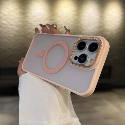 China Skin Friendly Magnetic Phone Case Customized Mobile Phone Protective Cases Trend Style for sale