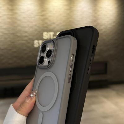 China Skin Friendly Magnetic Phone Case Customized Mobile Phone Protective Cases Trend Style for sale