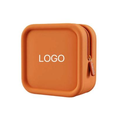 Cina Logo personalizzato Moda borsa cosmetica in silicone per viaggi portatile e design porta spazzole in vendita
