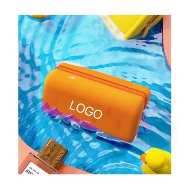 Cina Logo personalizzato Moda borsa cosmetica in silicone per viaggi portatile e design porta spazzole in vendita