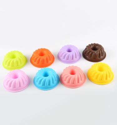 Cina Stampi di pentole di ciambelle in silicone non appiccicoso ideali per la cottura e immagazzinati in varie forme in vendita