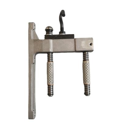 Cina 2021 factory hot sale spare parts hanger for double needle bar warp knitting machine in vendita