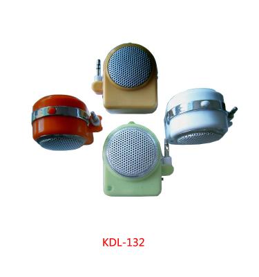 China Portable mini speaker with usb charger, hot sell cheap gift wireless speaker for sale