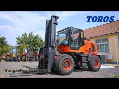 Diesel Power Rough Terrain Forklift Truck 4 Wheel Powerful For Outdoor